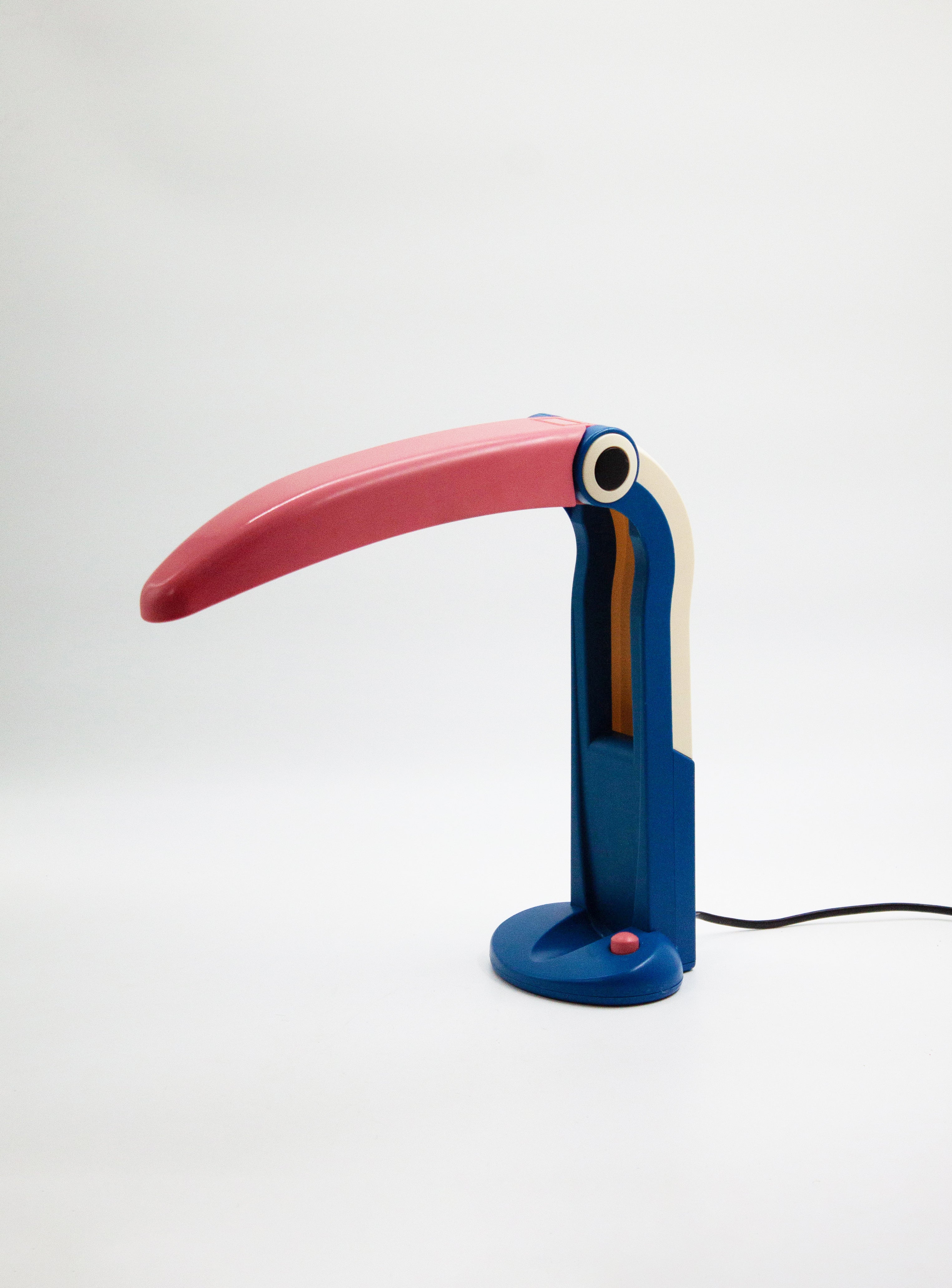 Perenz Toucan Desk Lamp by H.T. Huang (Blue/Red) – JUKI AMSTERDAM