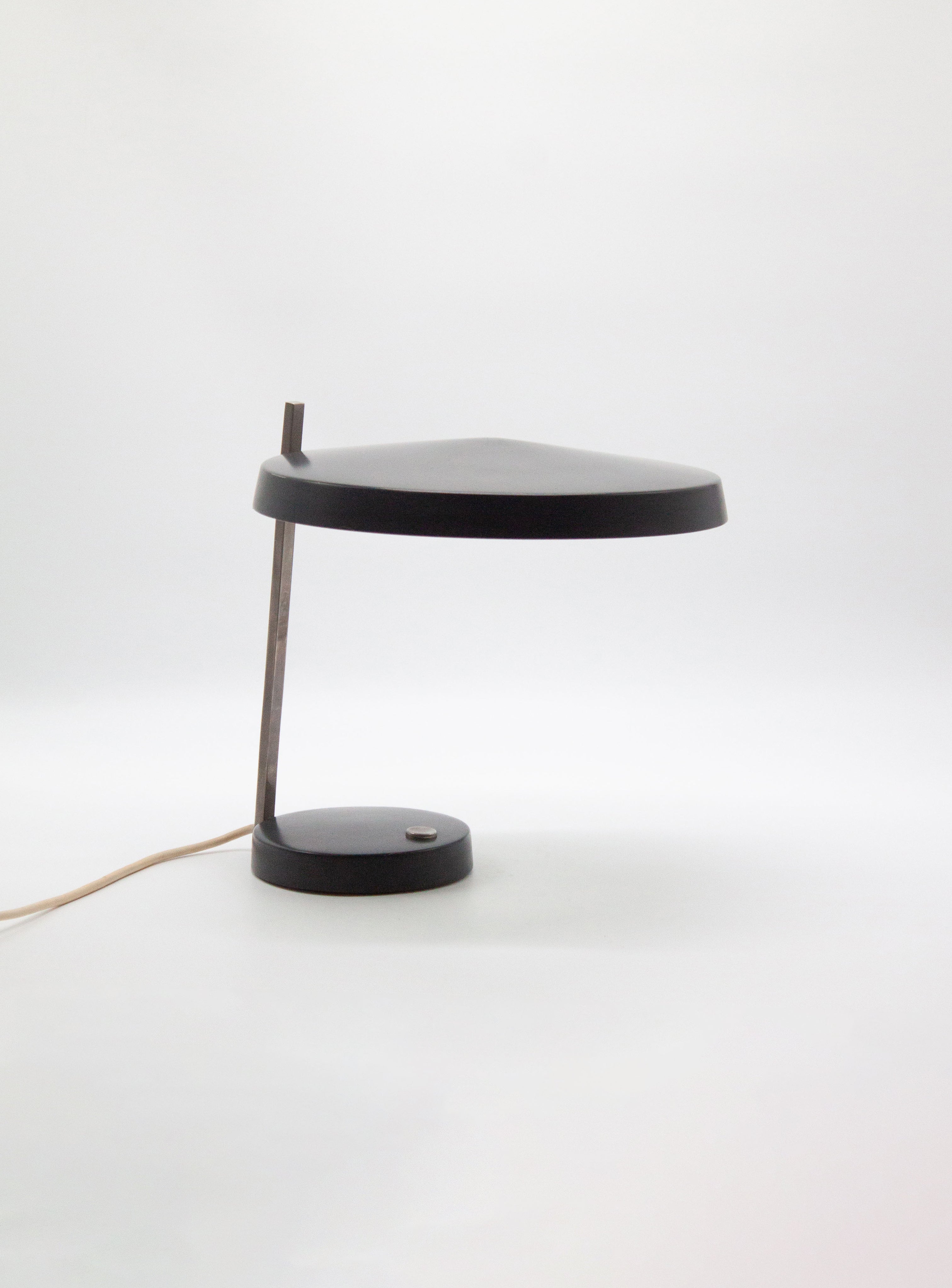 Hillebrand Oslo Table Lamp by Heinz Pfaender (Black) – JUKI AMSTERDAM