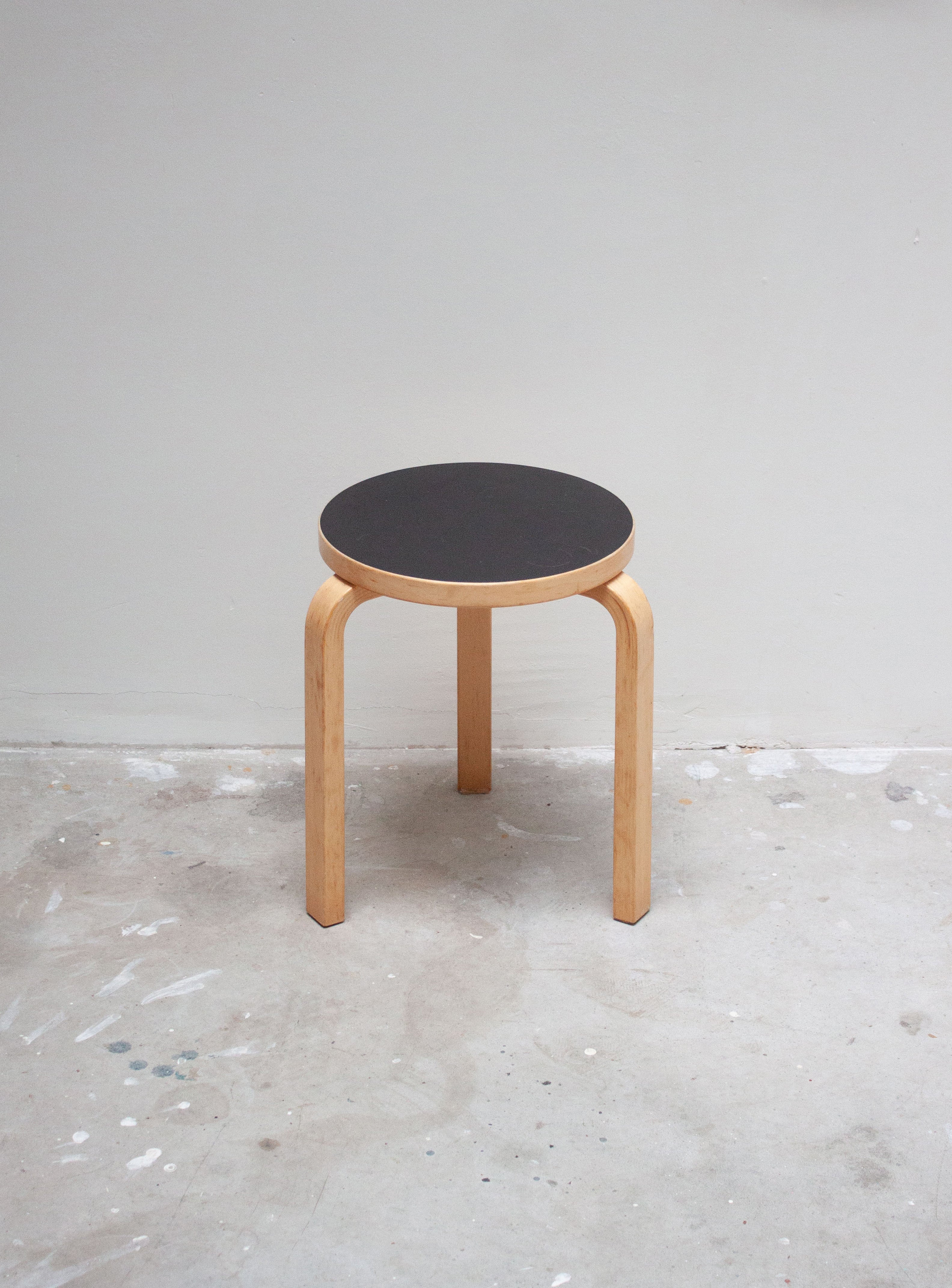 Artek Model 60 Stool by Alvar Aalto (Black) – JUKI AMSTERDAM