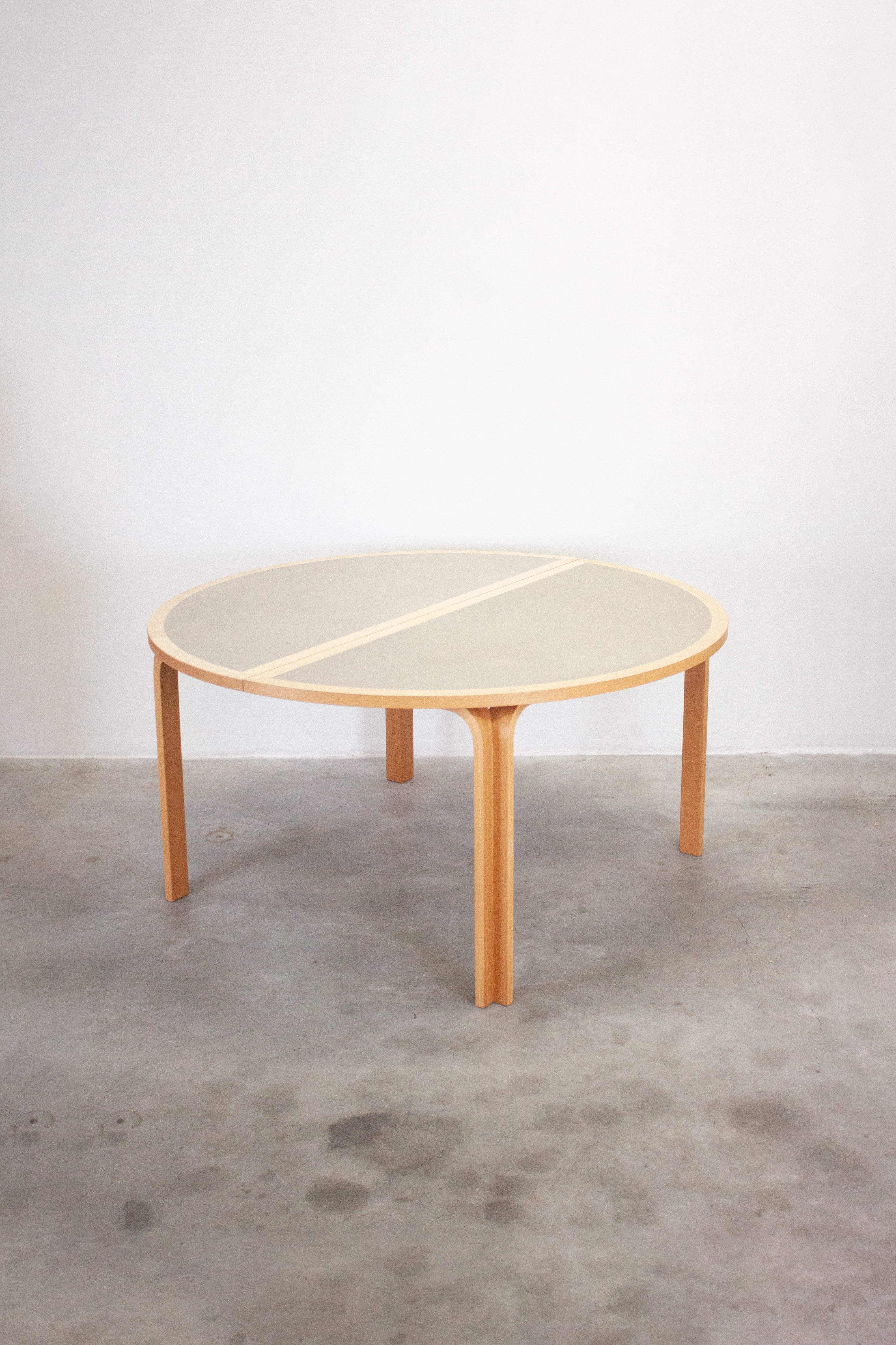 Magnus Olesen Round Dining Table by Rud Thygesen & Johnny Sørensen (Gr ...