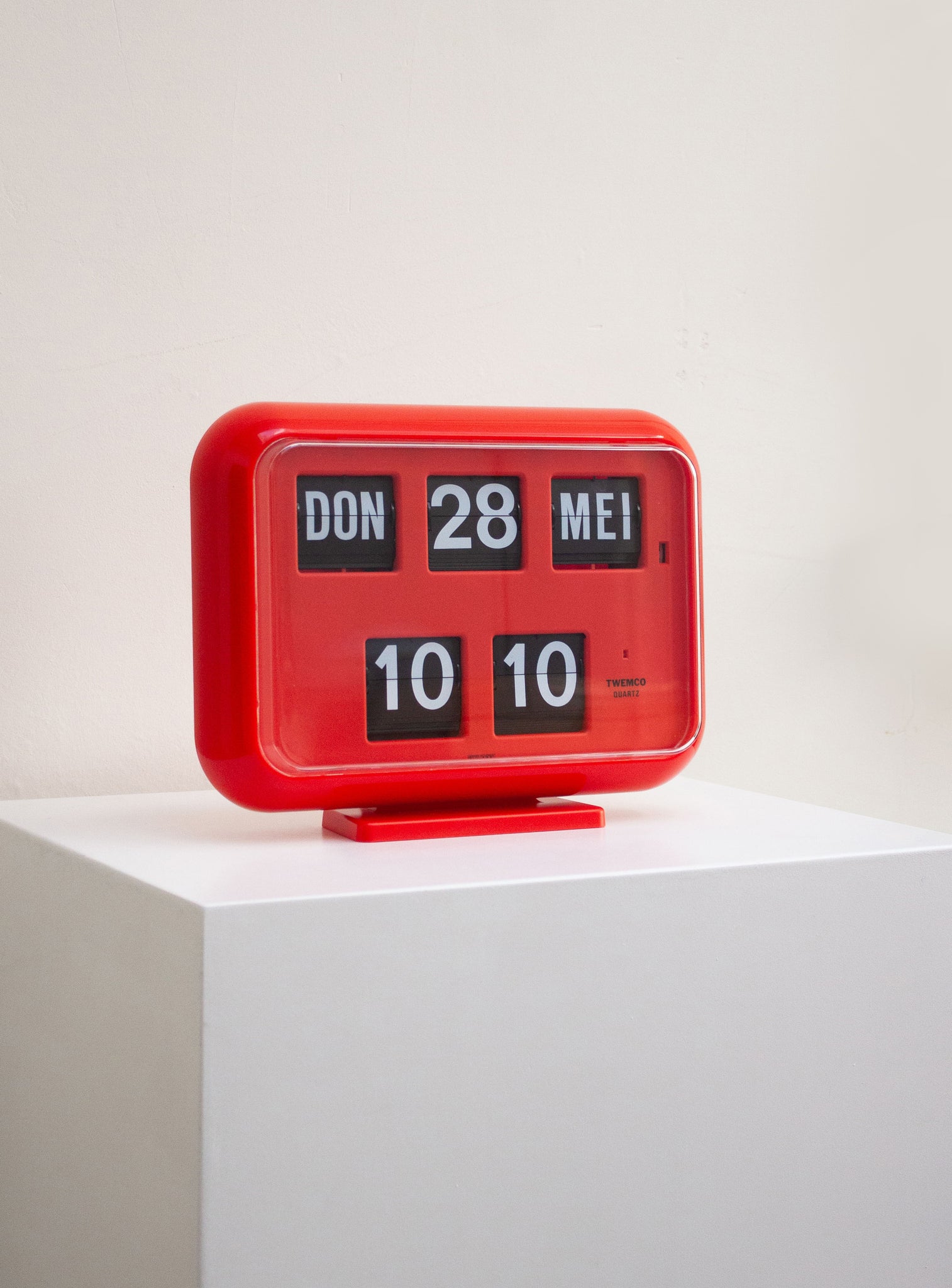 Twemco QD-35 Red Calendar Flip Clock | Juki Amsterdam – JUKI AMSTERDAM